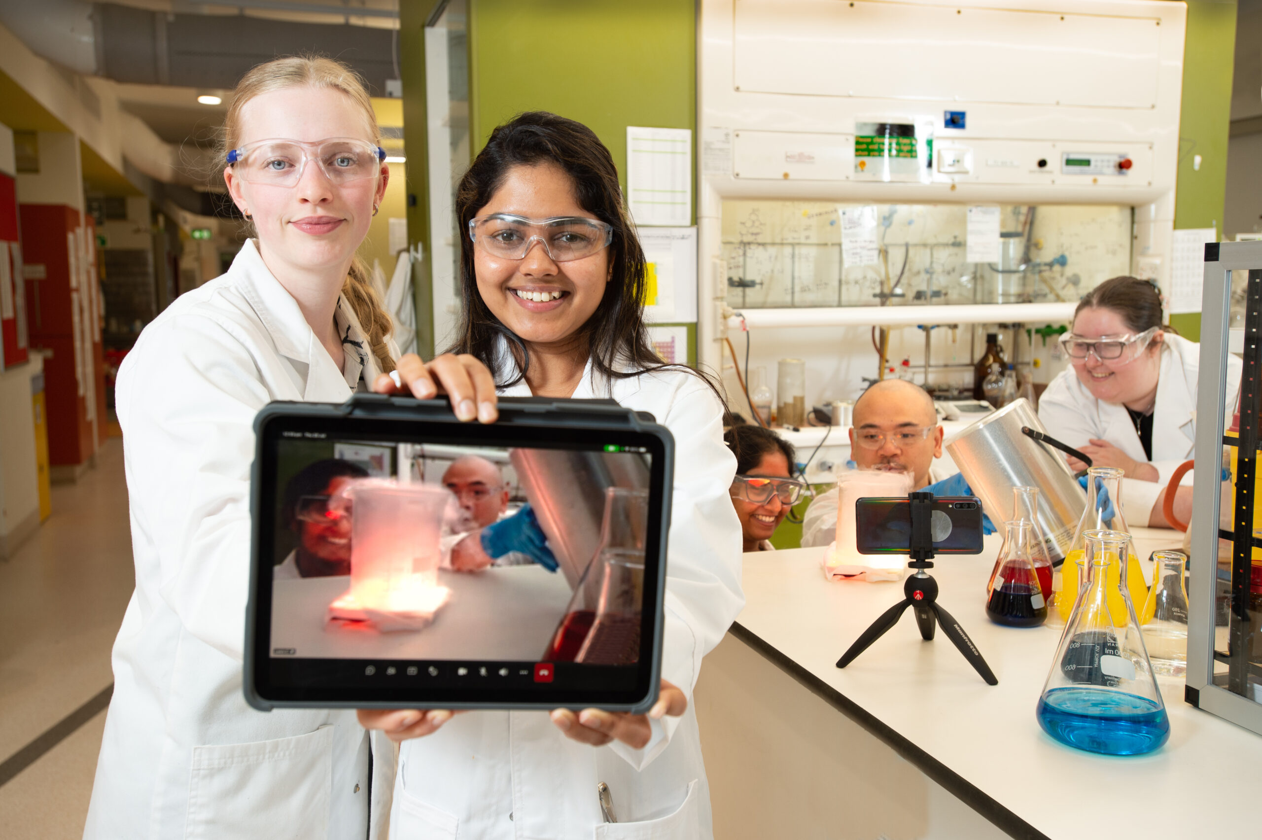 Zoomed-In Science. Book session with scientists for your primary school ...