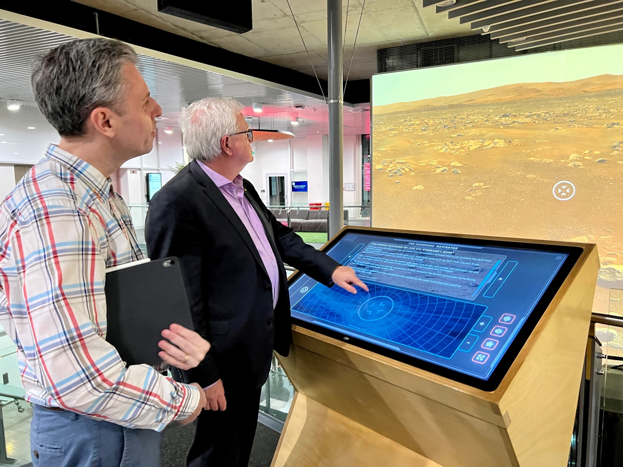 News: Nobel Laureate, Professor Brian Schmidt visits QUT - QUT Astrophysics