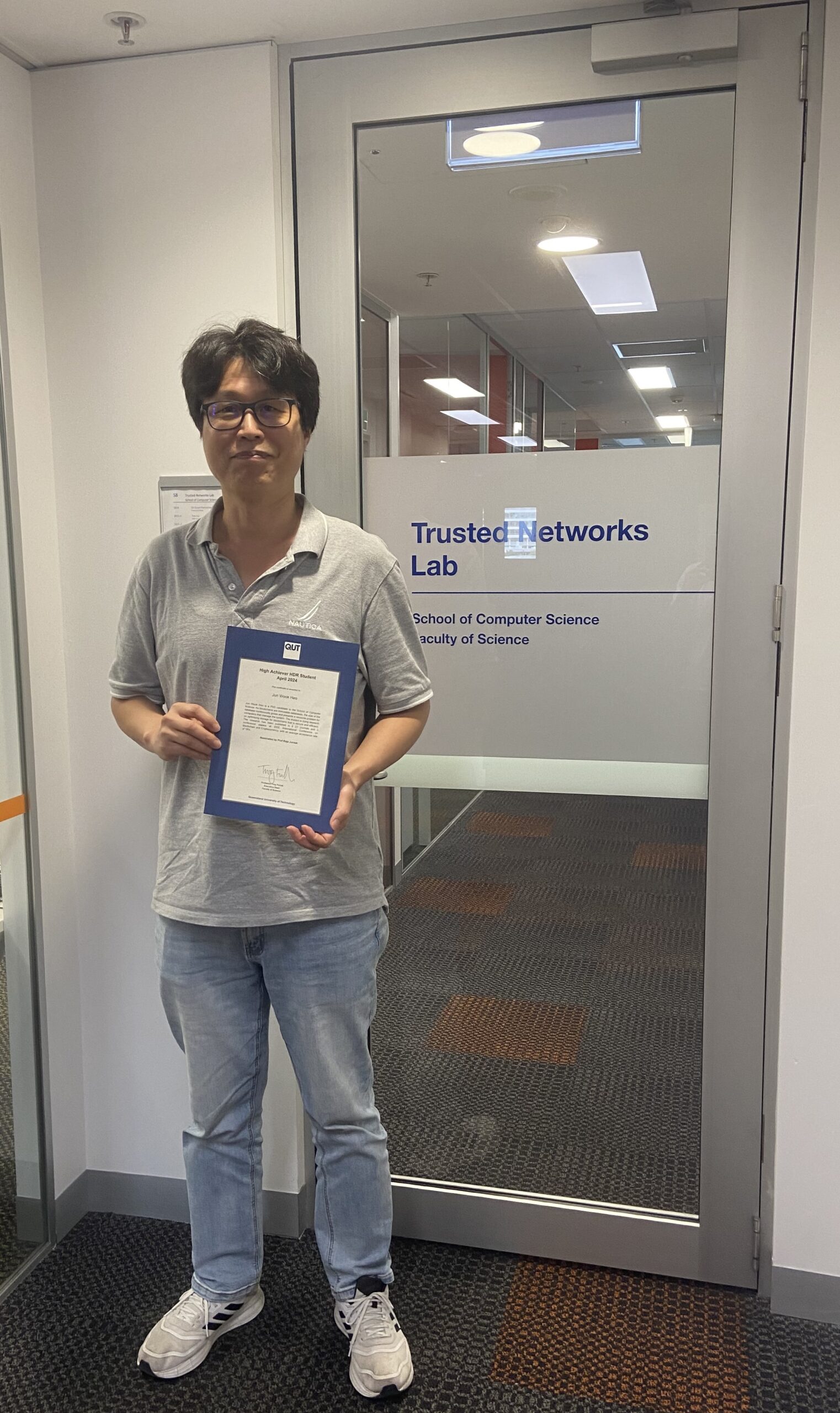 Jun Wook Heo wins High Achiever Award - Trusted Networks Lab